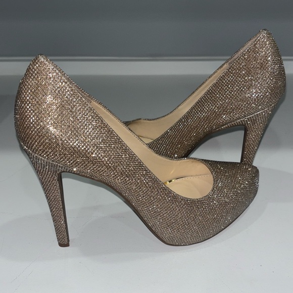 Jessica Simpson | Shoes | Jessica Simpson Gold Glitter Heels | Poshmark